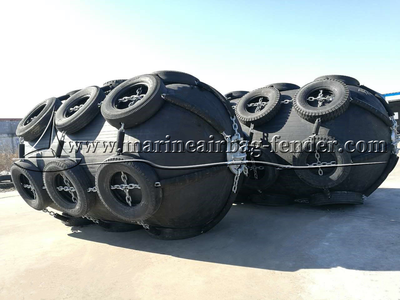 1.5m X 3m Inflatable Rubber Berthing Fender Harbour Fender For Ship And ...