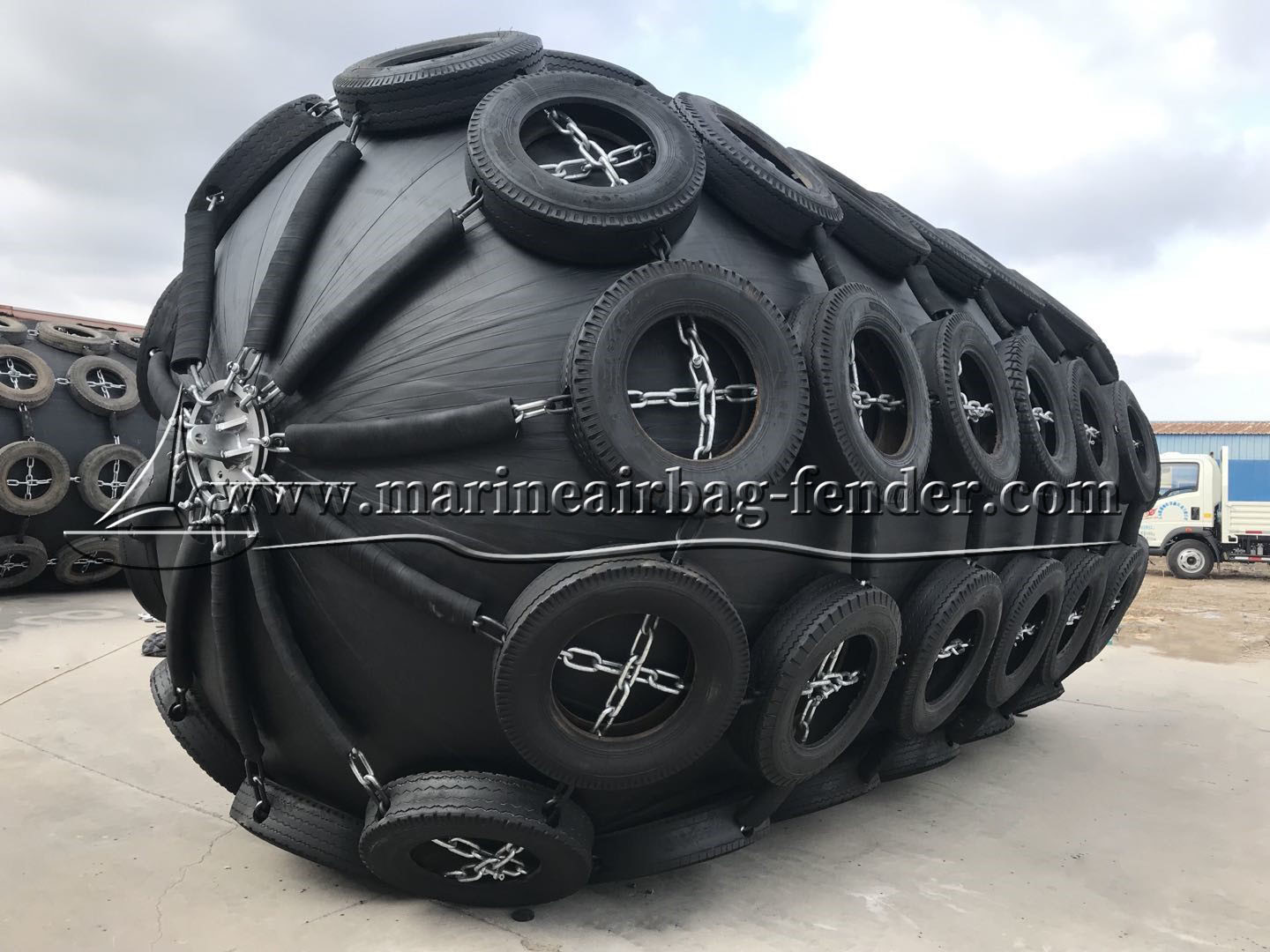 Pneumatic Rubber Fender Ships Fender 50kPa/80kPa Natural Rubber